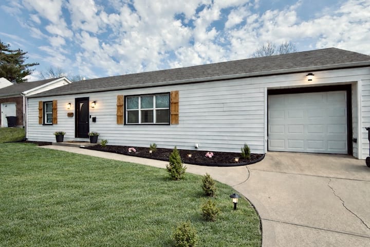 Game Day Spot – Cozy Home 5 Min From Stadium - Independence, MO