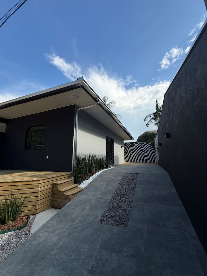 Casa à Poucos Minutos Do Mar. - Itapema