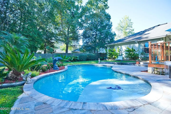 Local Splash Pad With Pool, Hottub And Dual Shower - Jacksonville, FL