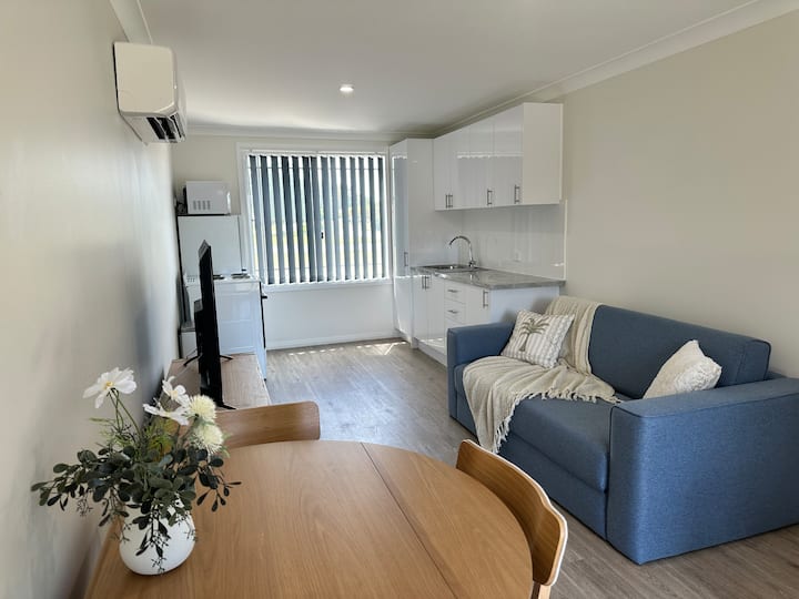 Cosy Garden Cottage - Parkes