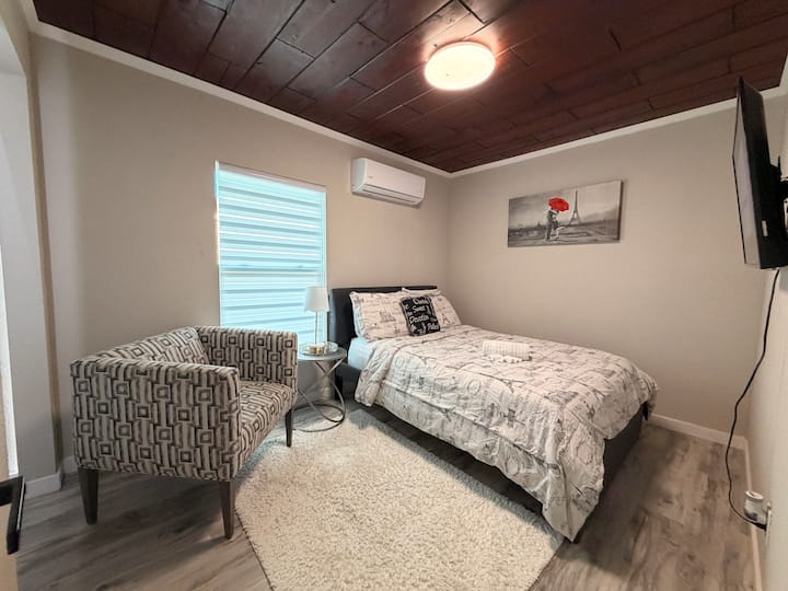 Kissimmee Walk To Restaurants & Drive To Disney - Kissimmee
