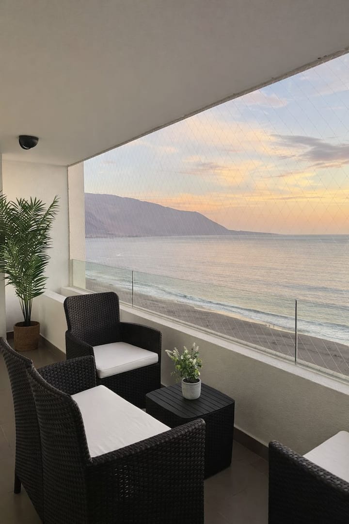 Vista Panorámica Al Mar · Frente A Playa Brava - Iquique