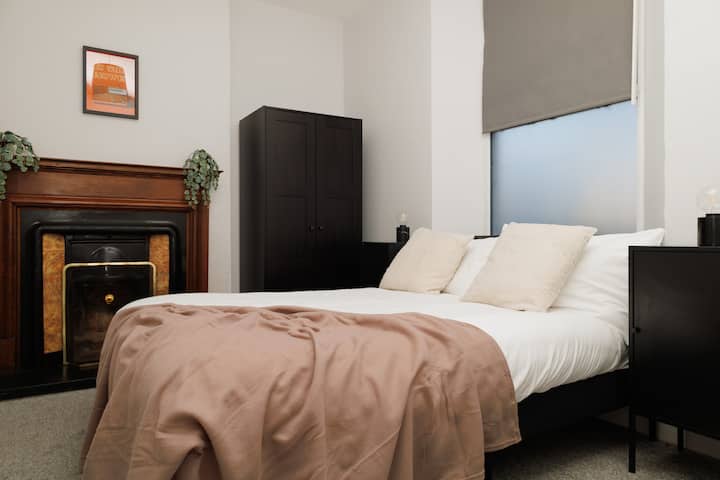 Beautiful Double Bedroom In Fontenoy St. - Dublin