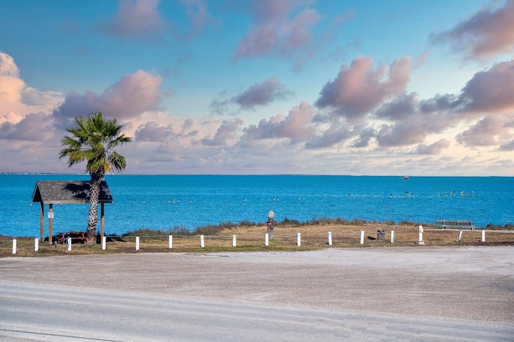 Coastal Retreat/work Remotely - Rockport, TX