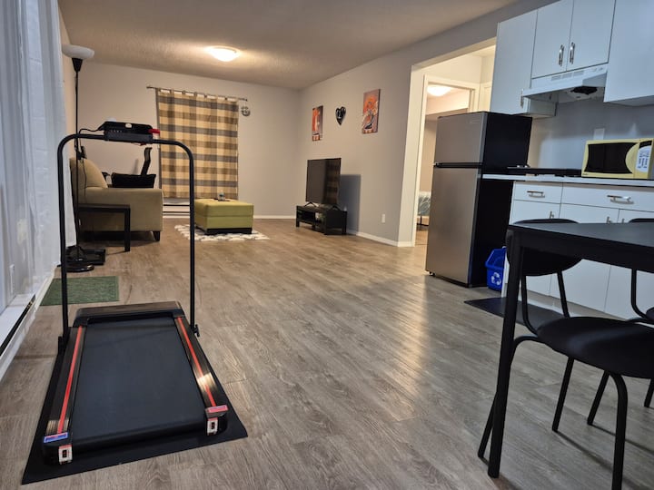 Bright & Cozy Getaway / Near Garden City Mall - Winnipeg