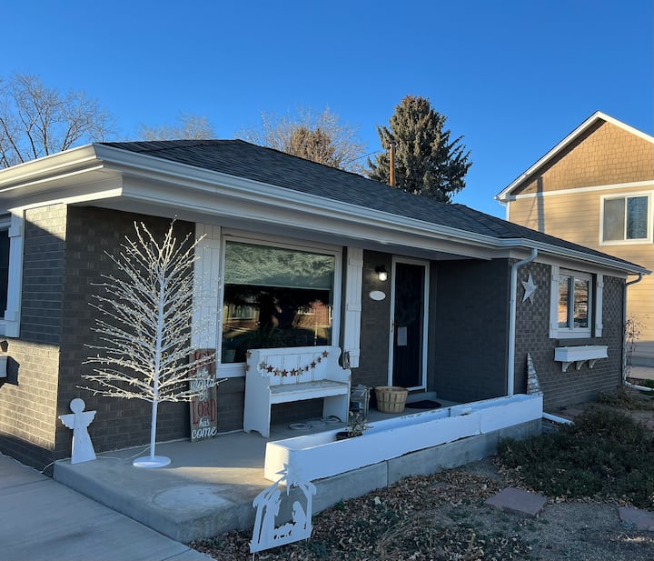 Olde Town Americana Cottage - Arvada, CO