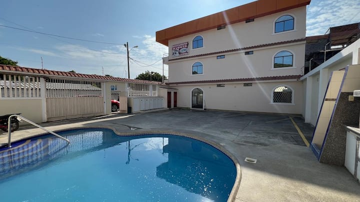 Amplio Espacio
Buena Vista A
30 Mts De La Playa - Crucita