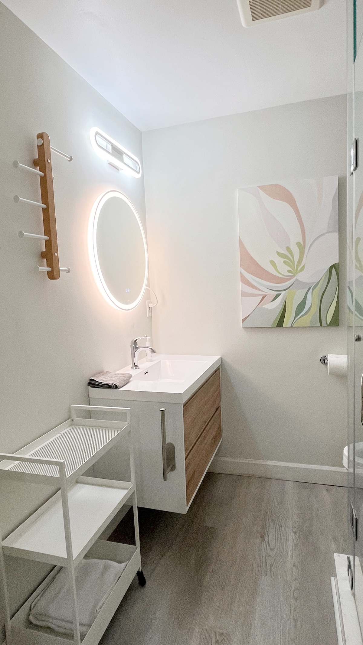 Chambre à lits jumeaux avec salle de bain privée dans le quartier de ...