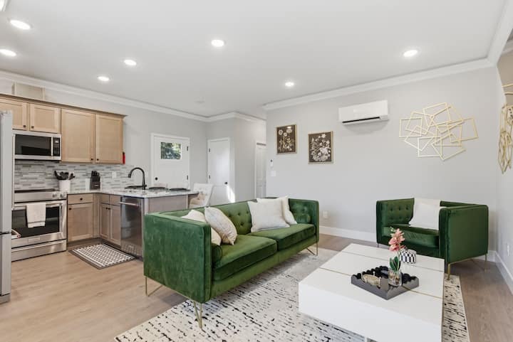 Hidden Portland Oasis · New 2br + Hot Tub - Portland, OR
