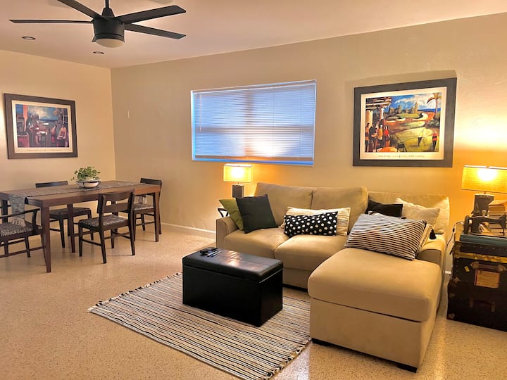Serene Garden Beach House Retreat Near The Beach - St. Petersburg, FL