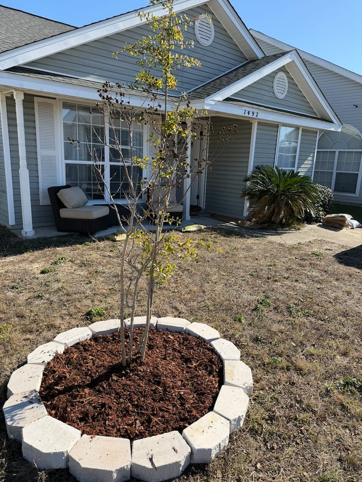 Bee Kind At The Beach — Cottage Close To It All - Navarre, FL