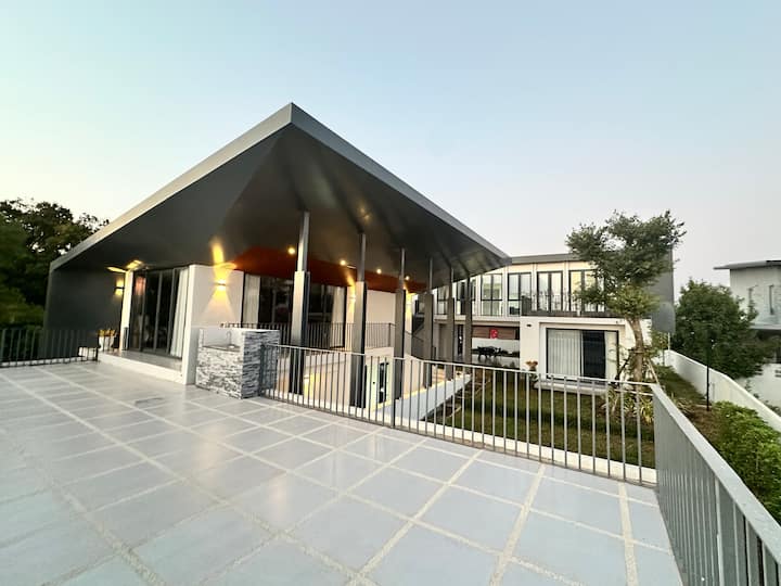 A Mekong Riverside New Private House In Vientiane - Laos