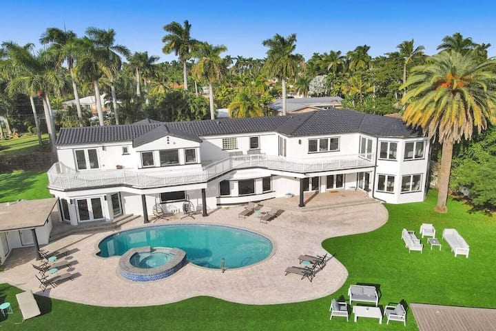 Bayside Bliss Luxury 6k Sqf On The Bay - The Bahamas
