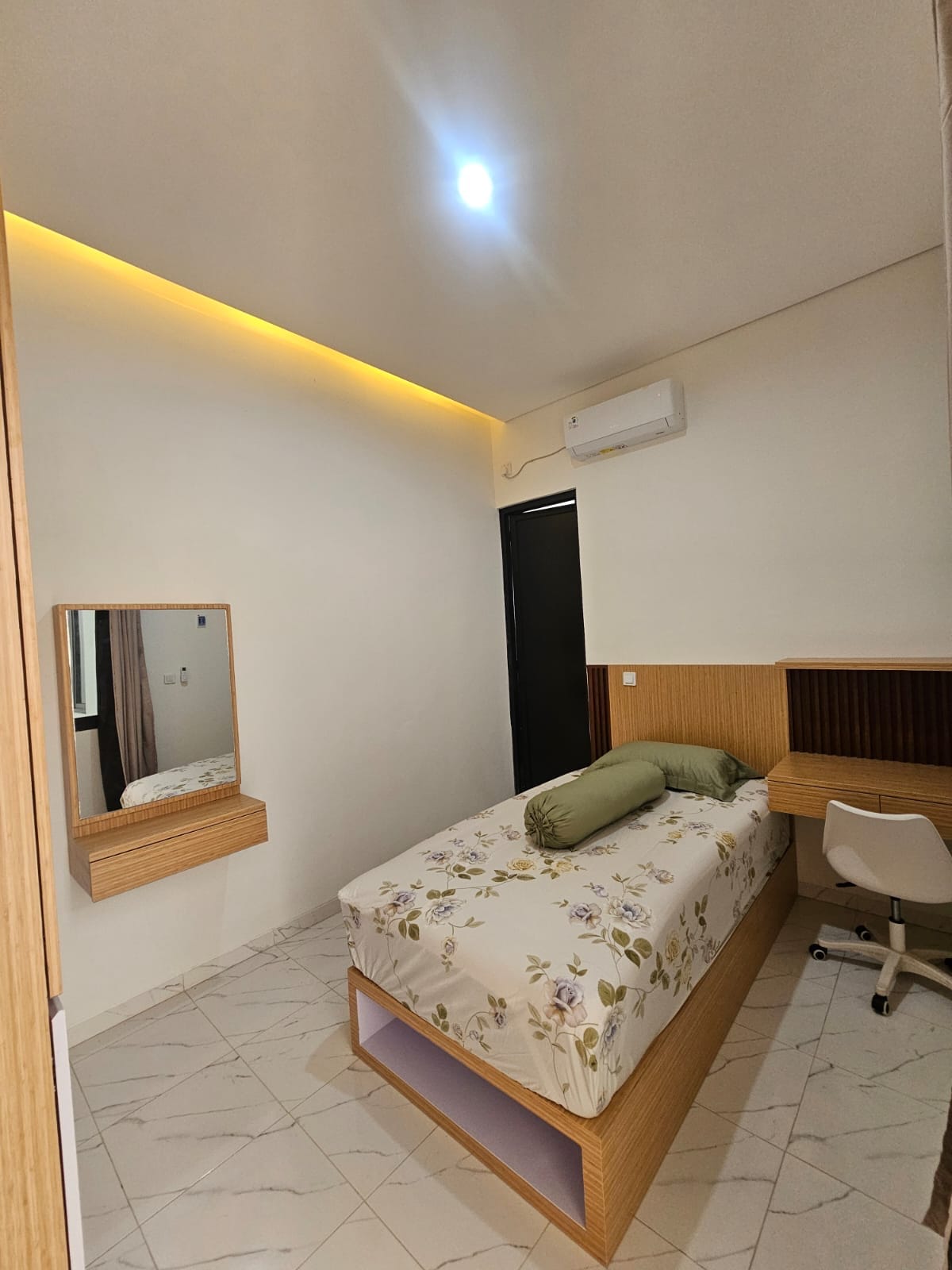 Omahe Pipi 2 - Room Type 3 - Guesthouses for Rent in Banyumanik ...