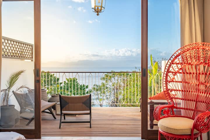 Beautiful Villa Overlooking Sea And Volcano - Australia