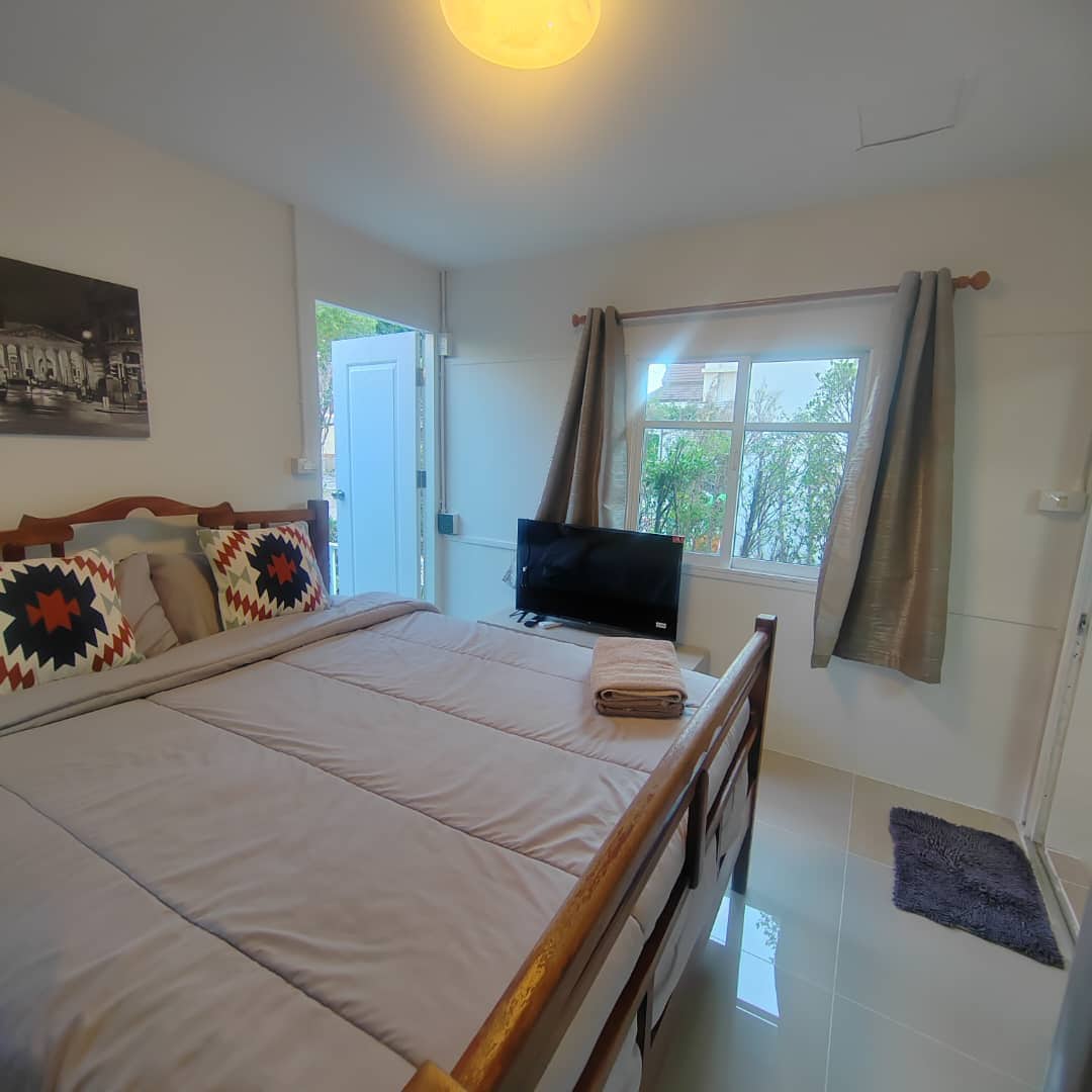 Quartier résidentiel chaleureux, pelouse spacieuse, à côté du centre ...