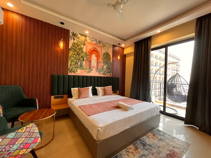 Couple's Paradise | Omaxe Hazratganj | Lucknow - Lucknow