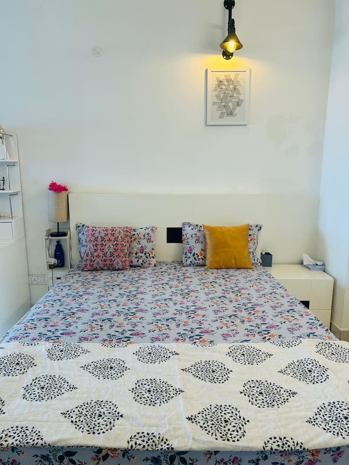 Stay At Egmore’s Heart Apollo And Us Visa Nearby - Csennai