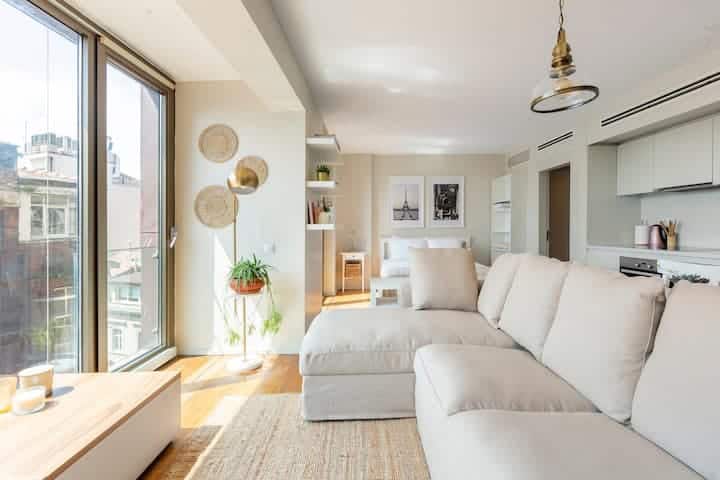 Merkezi Konumda Deniz Manzaralı Teraslı Daire - Istanbul