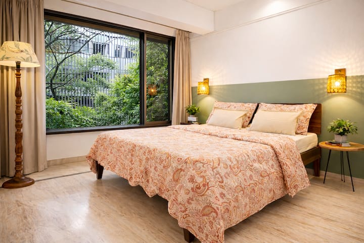 Nest Away - A Peaceful, Old World Charm, Central. - Mumbai