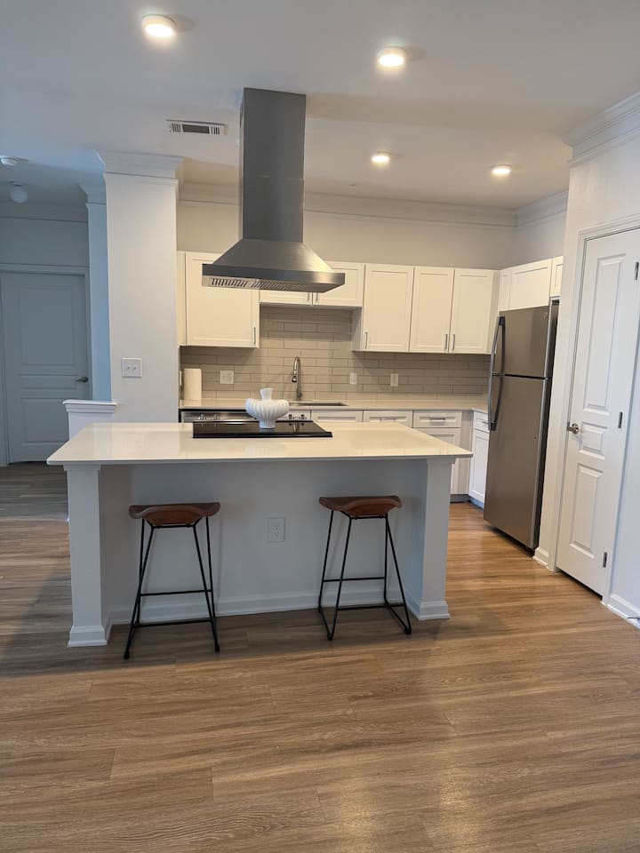 Cozy 2br/2ba Apt In Frisco W/ Private Balcony - Frisco, TX