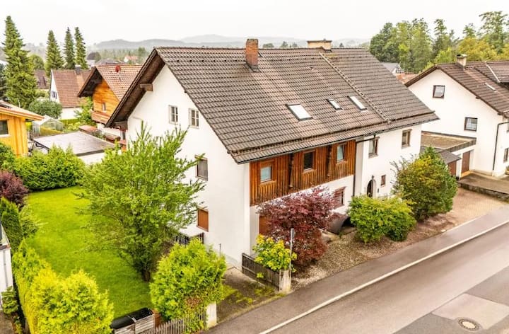 Komplettes Haus / 14 Schlafzimmer / Nahe München - Penzberg