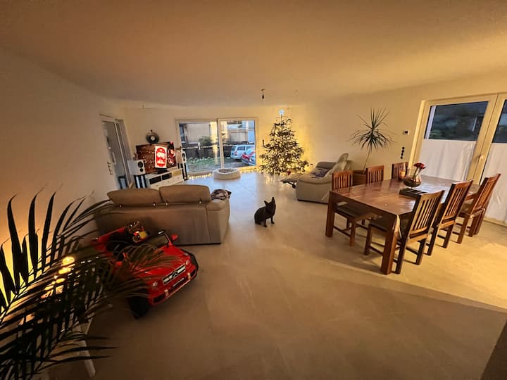 Große Wohnung Mit 2 Sz & Separatem Eingang - Garbsen