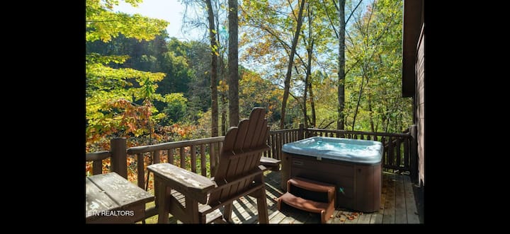 Silver Poplar Haven At Lovers Lake - Gatlinburg, TN