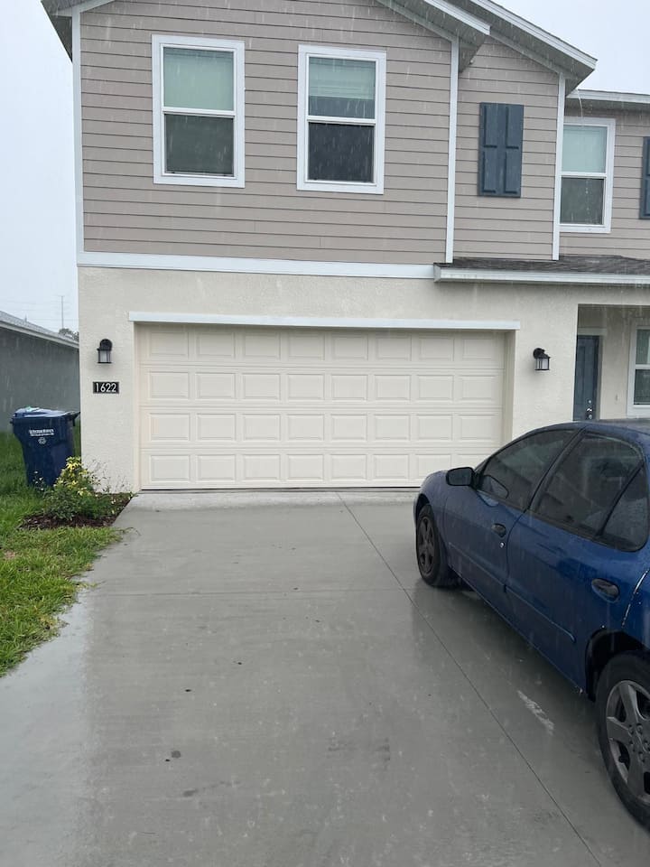 Pleasant Home Away From Home - Lake Wales, FL