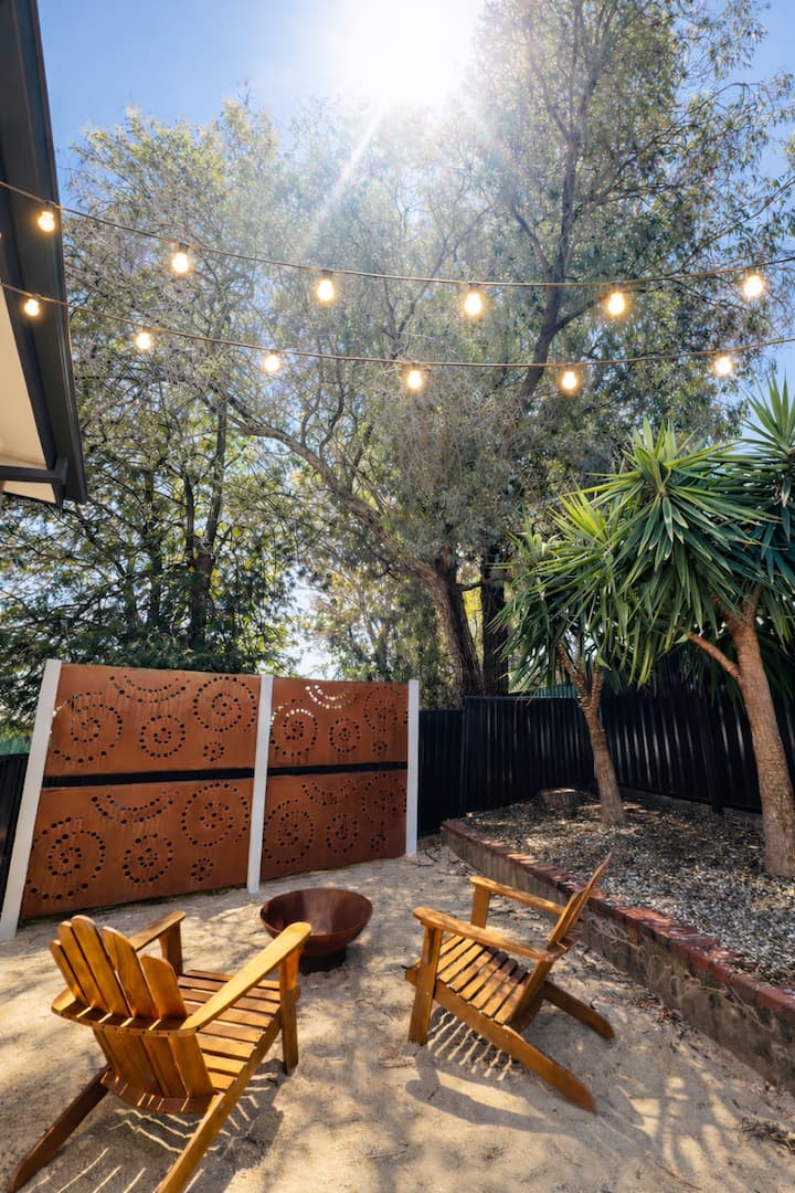 Peaceful Bendigo Stay With Courtyard & Fire Pit - Australia
