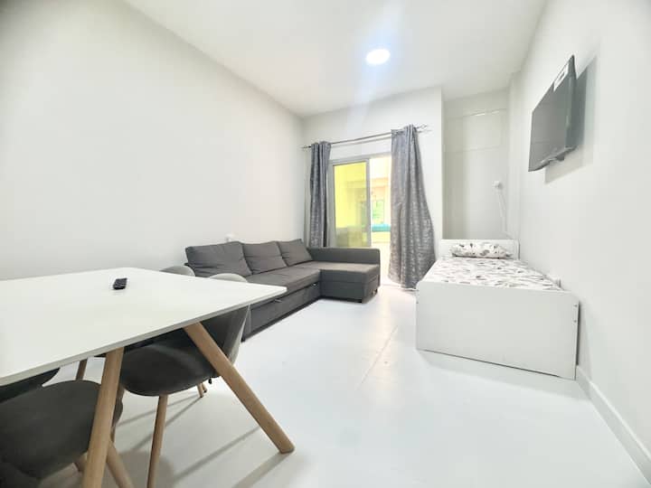 Modern 2br Apartment Near Dubai – Sleeps 5 - Sharjah