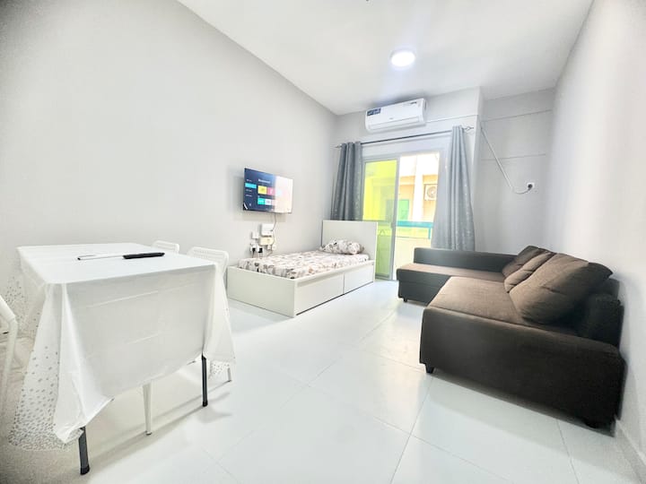 Modern 2br Apartment Near Dubai – Sleeps 5 - Sharjah