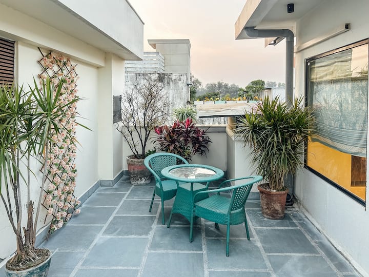 Urban Calm Rooftop - Delhi