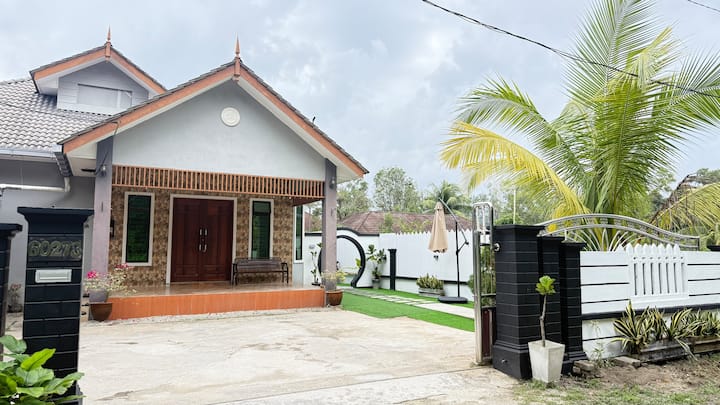 Norsham Homestay With Private Pool Kemasik - Kerteh
