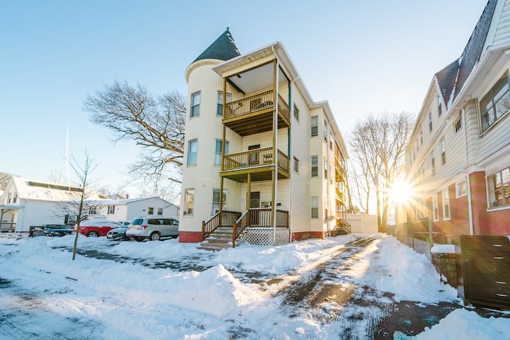 2br Worcester | Free Parking | Near Clark Uni 4/1 - Worcester, MA