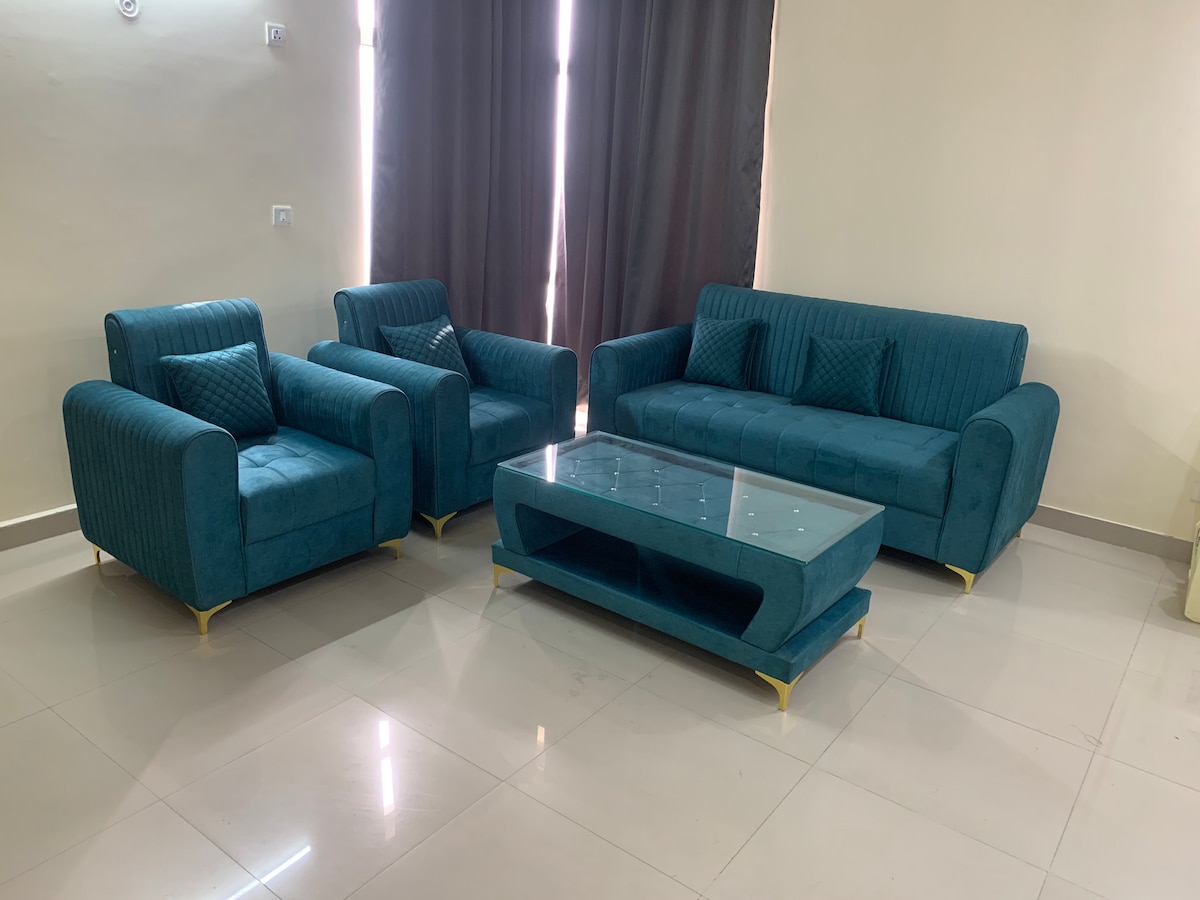 Apartamento familiar 3BHK junto al centro comercial LULU, Medanta ...