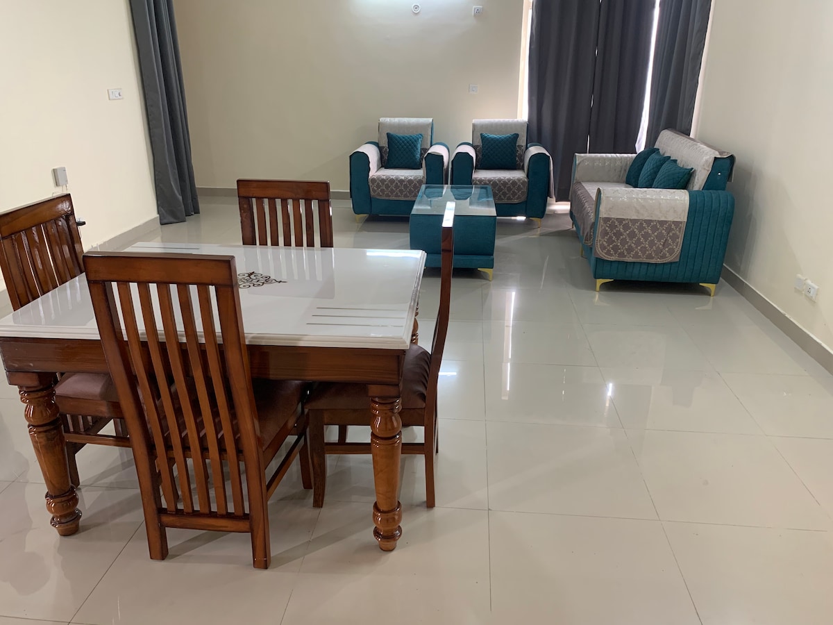 Apartamento familiar 3BHK junto al centro comercial LULU, Medanta ...