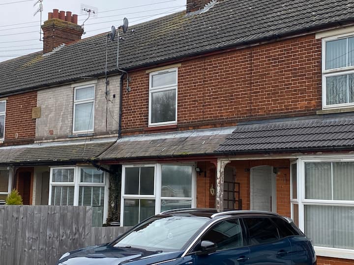 1 Bed Flat. Living Room, Kitchen/diner & Bathroom - Felixstowe