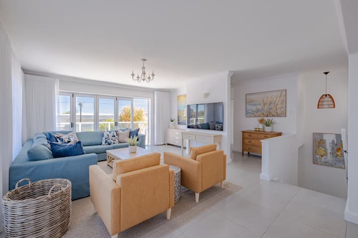 Serenity On 6th 
Luxury Holiday Home In Hermanus - Hermanus