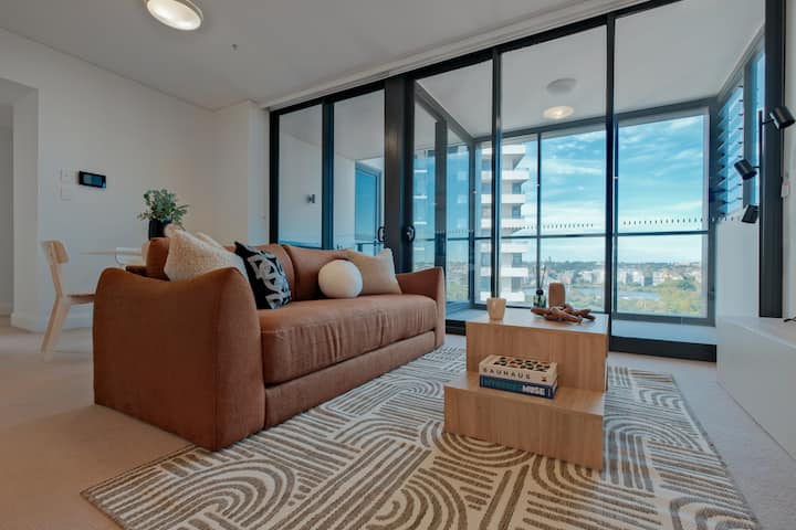 'Skyline' · Ct View 3-beds In Rhodes Free Parking - Burwood