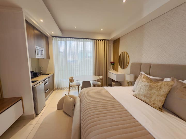 Sandton Skye Super Luxury Apartment - Sandton
