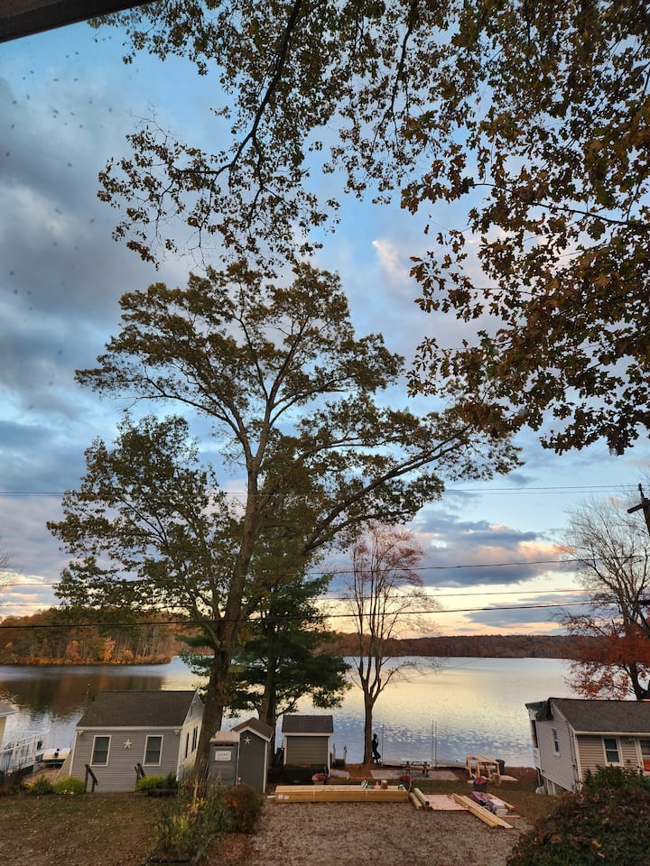 Romantic Lakefront Apartment - Lake Hayward, CT