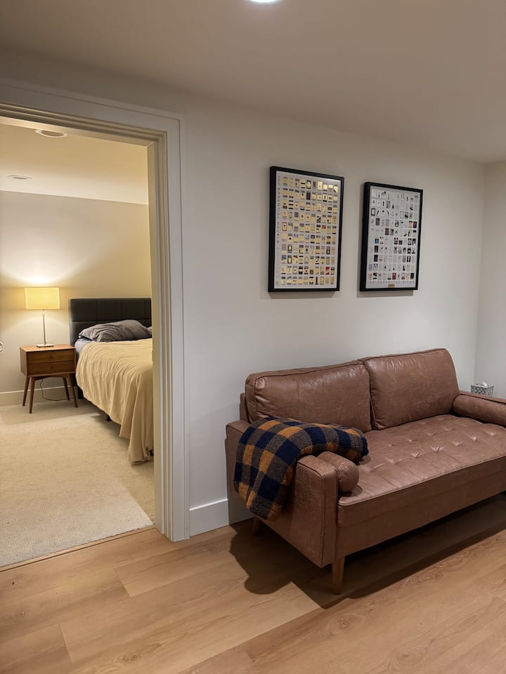 Cozy Private Basement Suite | Centrally Located - Seattle, WA