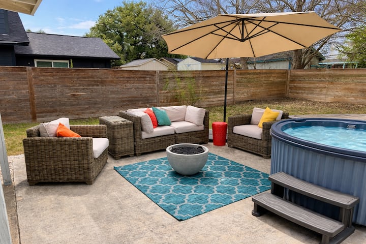 Sleeps 14 Hot Tub Pool Table Games - Lackland AFB, TX