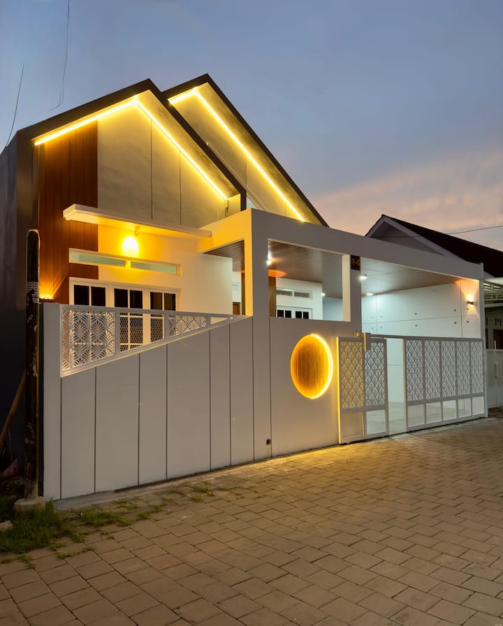 Halea Homey Villa - Full Ac, Tenang Di Sleman - Prambanan