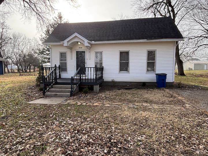 Mulberry Street Retreat - Lyon County, KS