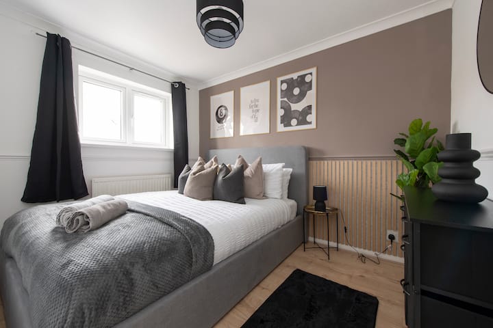 Bright Home Near Excel / Parking On-site/ Sleeps 6 - Woolwich