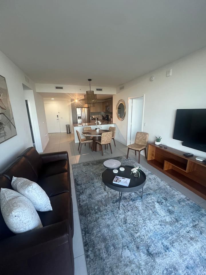 Bright & Modern Apartment In Doral - Doral, FL