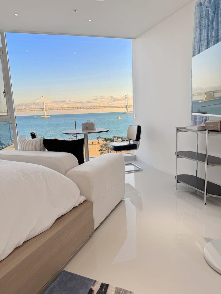 [컨셉스테이2]#오픈특가#광안대교오션뷰#메인중심거리#해변1초#블랙앤화이트#투탑 - Busan