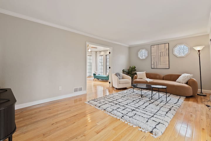 Indoor Pool Retreat • 5 Min To Zoo • Near Golf - Columbus Zoo and Aquarium, Powell